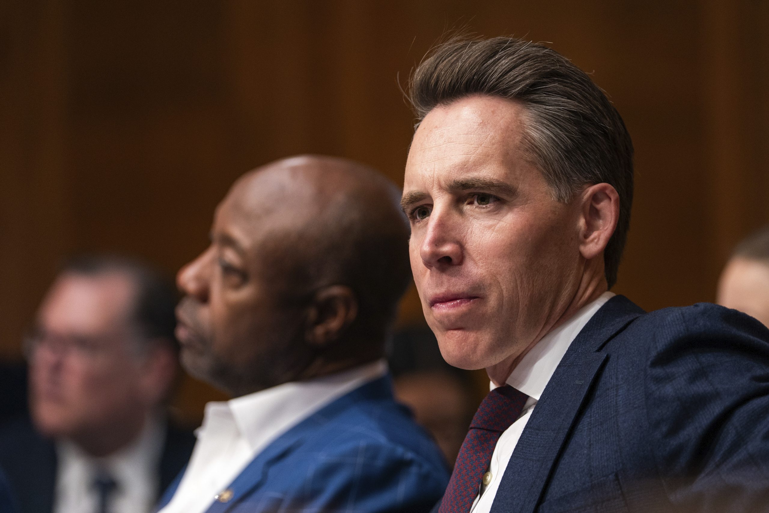 Hawley bill would revealing number of jobs lost to AI – Newstalk KZRG